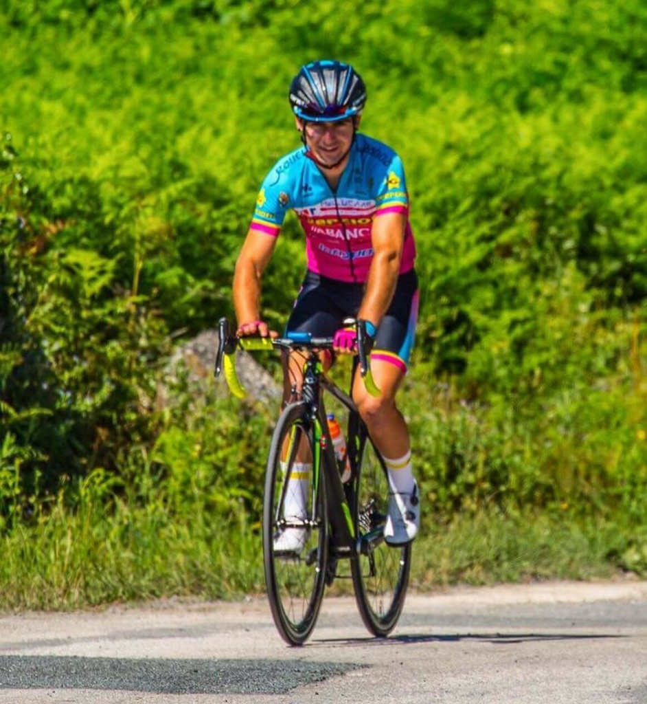 Óscar Justo lucirá en el 2018 los colores del Club Ciclista Rías Baixas ...
