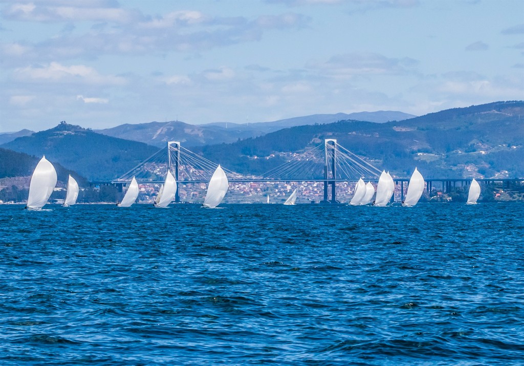 2025-04-26 – La flota de J80 del Trofeo Verde frente a Rande Foto ...